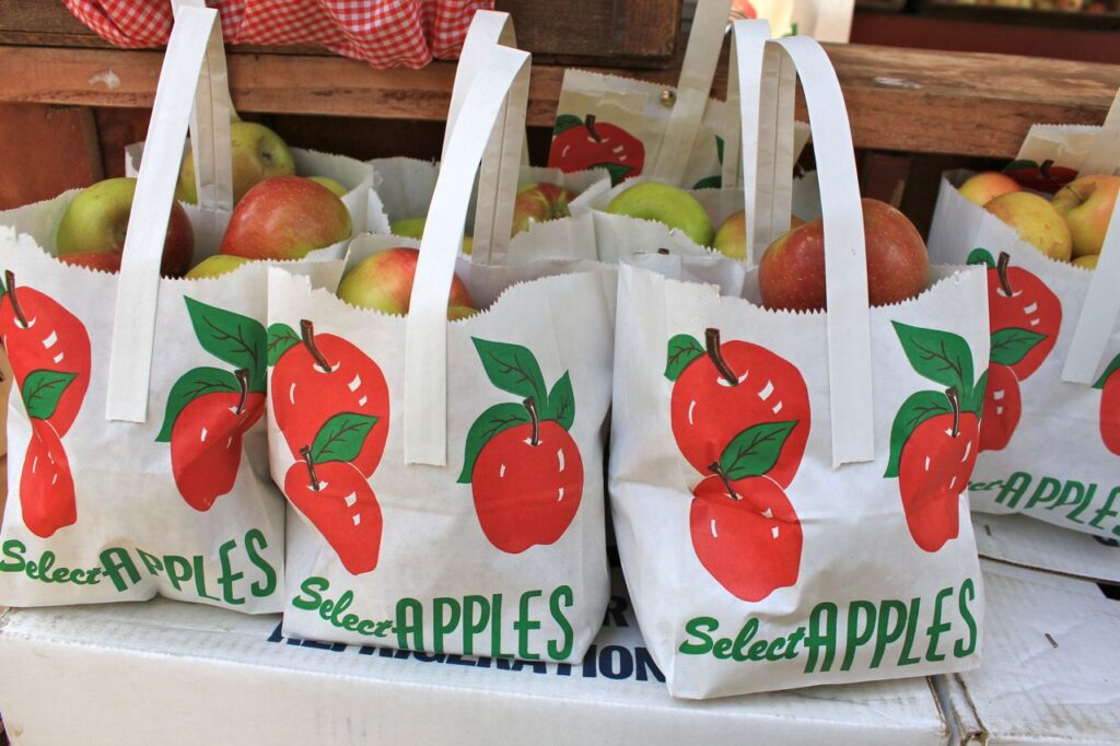 Oak Glen, California: Apples, Farms, Art and Pie - California Through ...