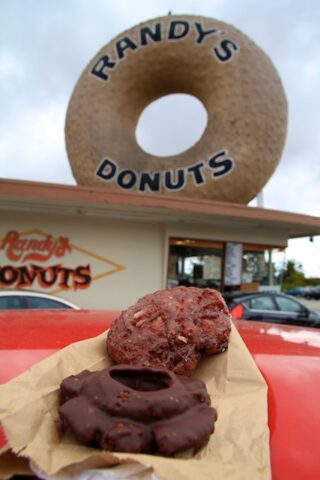 Randy's Donuts in Los Angeles - California Through My Lens