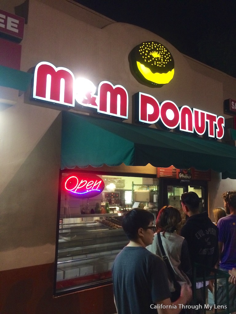M&M Donuts: Fresh Blueberries Donuts and an Hour Wait - California ...