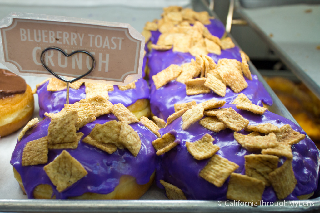 California Donuts in Los Angeles: Serving Panda Donuts 24 Hours a Day ...