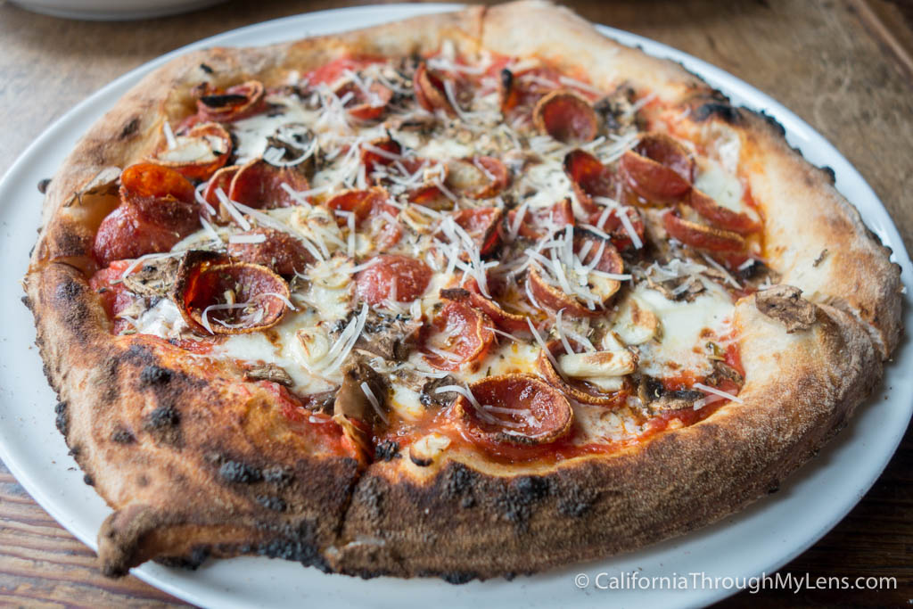 Cafe Reyes: Oysters & Wood Fired Pizza Outside Point Reyes National ...
