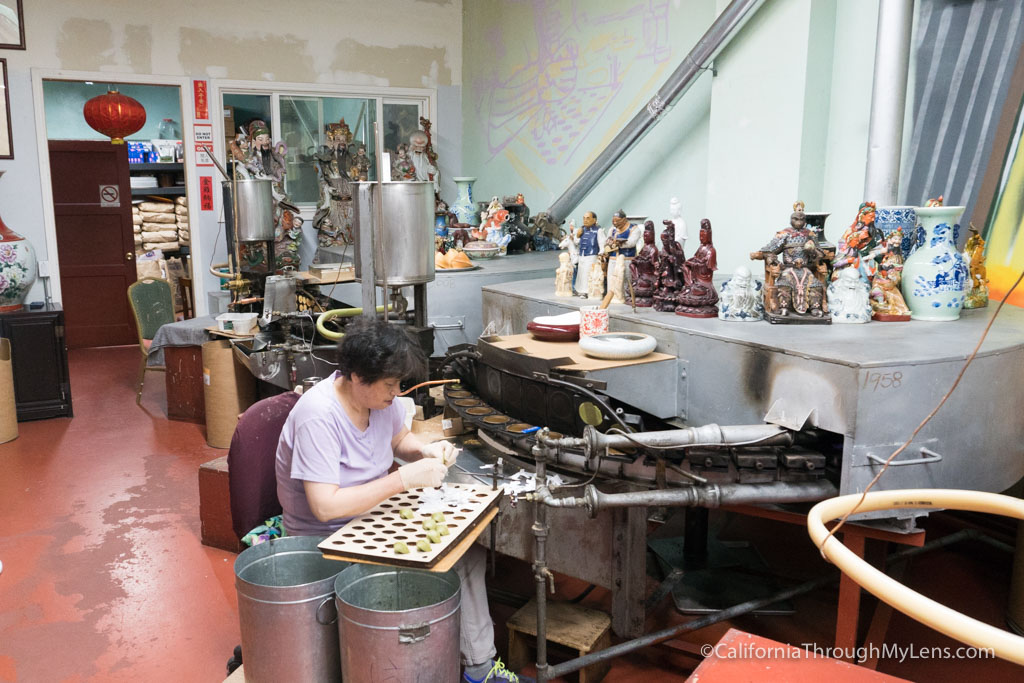Golden Gate Fortune Cookie Factory in San Francisco's Chinatown ...