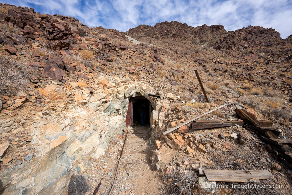 Off-roading to mines on Old Dale Road outside of Joshua Tree National ...