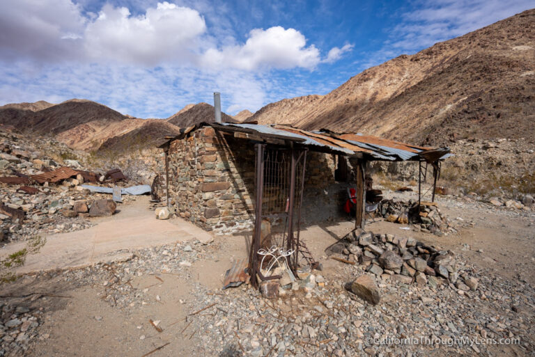 Off-roading to mines on Old Dale Road outside of Joshua Tree National ...