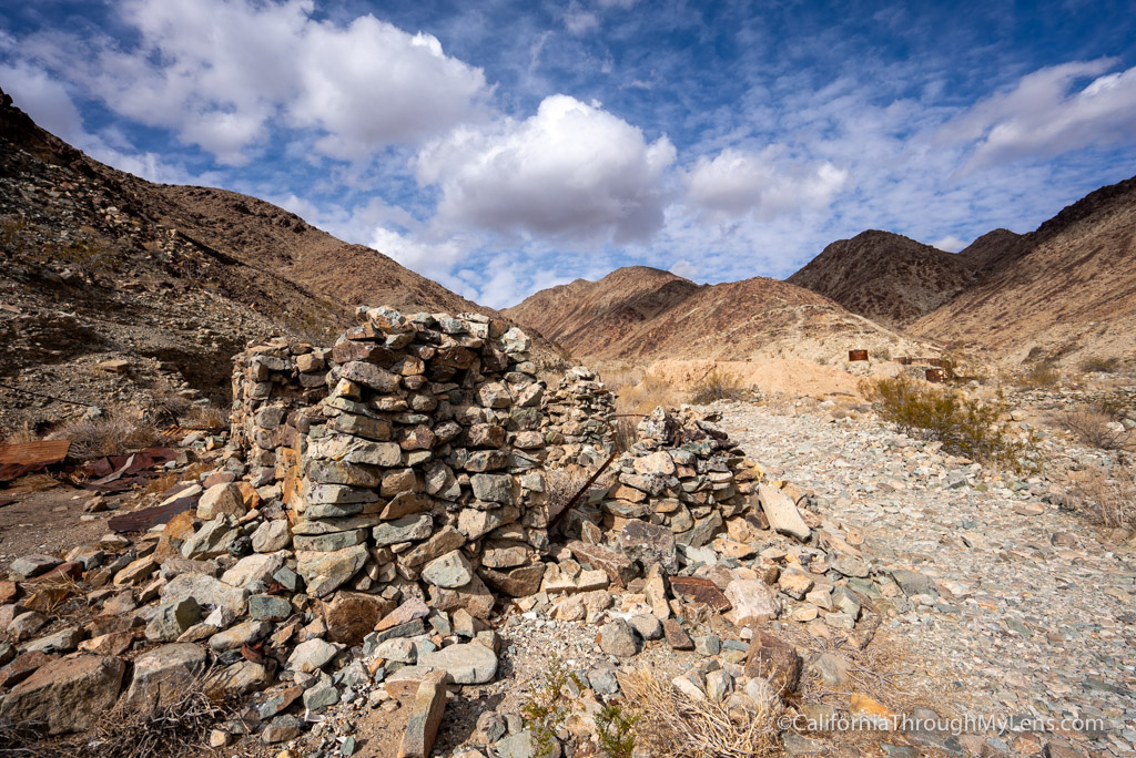 Off-roading to mines on Old Dale Road outside of Joshua Tree National ...
