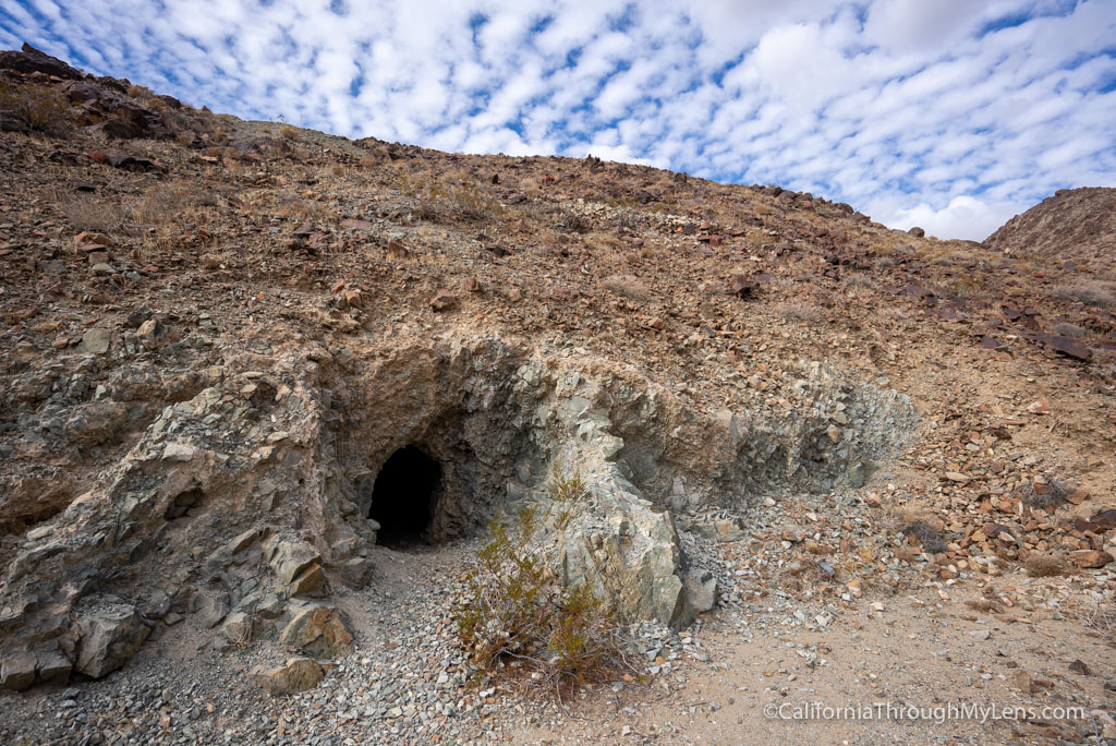 Off-roading to mines on Old Dale Road outside of Joshua Tree National ...